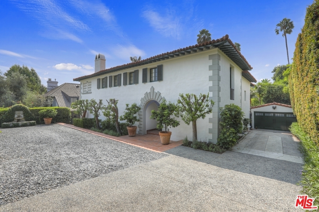 Houses I Want To Live In Vol. 1 - Studio DIY